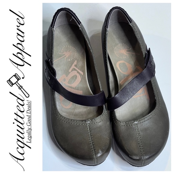 OTBT | Shoes | Otbt Womens Wedge Closed Toe Strapped Shoes | Poshmark